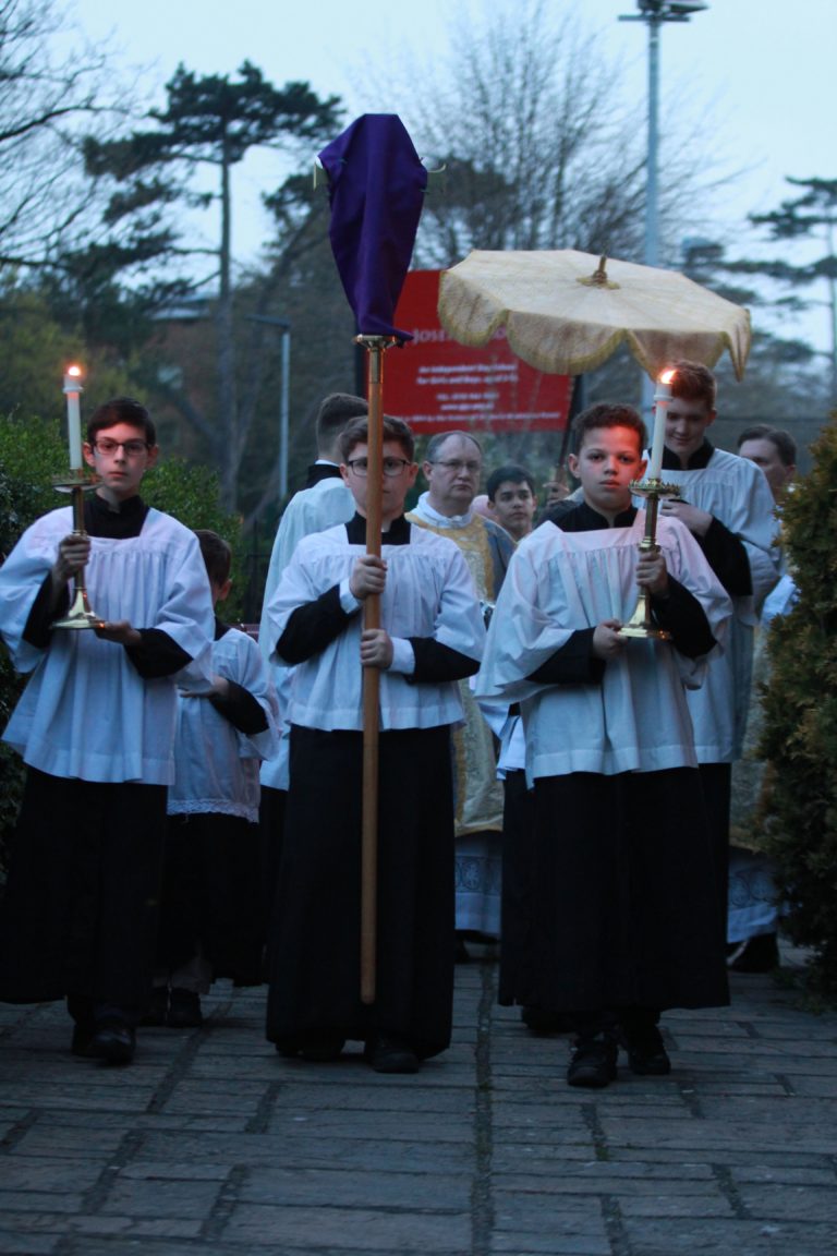 Photos from the Sacred Triduum in Reading - FSSP UK